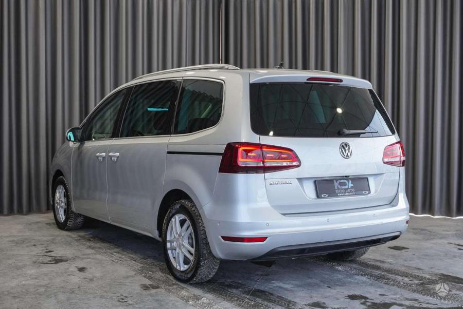 Grey Volkswagen Sharan 2019 in Marijampole, with an engine capacity of 1.97 L and mileage of 300 thousand km for 13650 €, photo 8 on AUTOMOTO.COM.LV