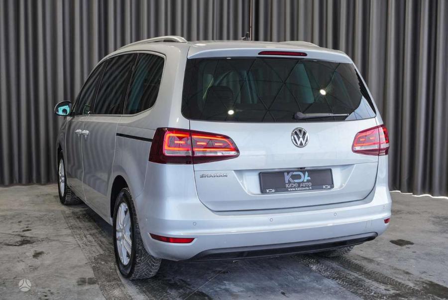 Grey Volkswagen Sharan 2019 in Marijampole, with an engine capacity of 1.97 L and mileage of 300 thousand km for 13650 €, photo 10 on AUTOMOTO.COM.LV