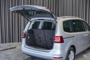 Grey Volkswagen Sharan 2019 in Marijampole, with an engine capacity of 1.97 L and mileage of 300 thousand km for 13650 €, photo 13 on AUTOMOTO.COM.LV
