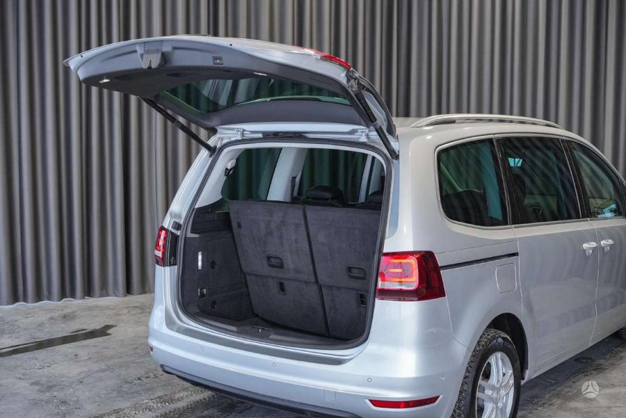 Grey Volkswagen Sharan 2019 in Marijampole, with an engine capacity of 1.97 L and mileage of 300 thousand km for 13650 €, photo 13 on AUTOMOTO.COM.LV