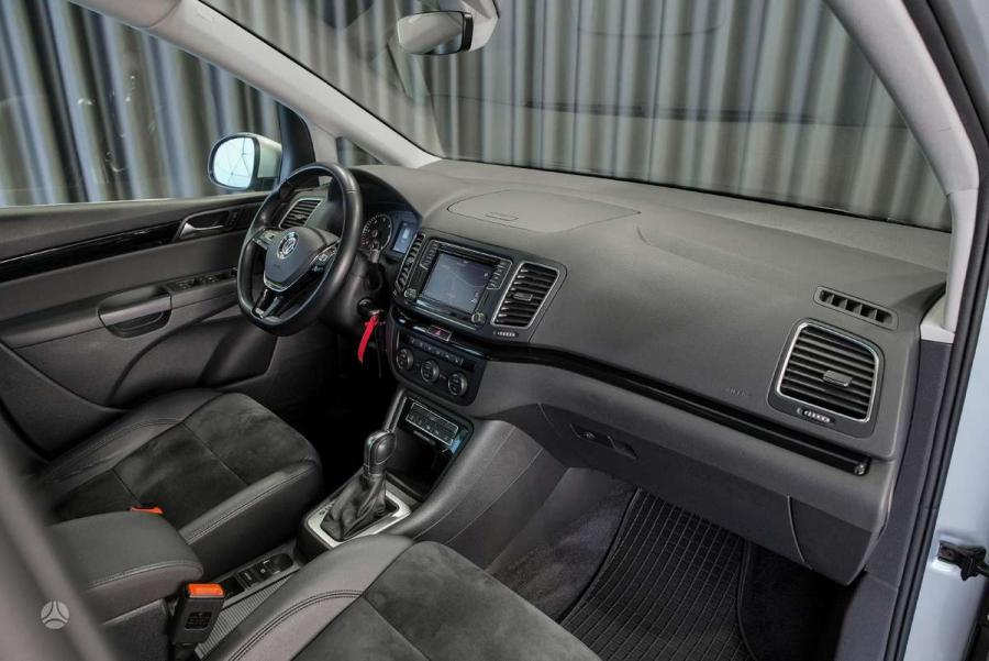 Grey Volkswagen Sharan 2019 in Marijampole, with an engine capacity of 1.97 L and mileage of 300 thousand km for 13650 €, photo 37 on AUTOMOTO.COM.LV