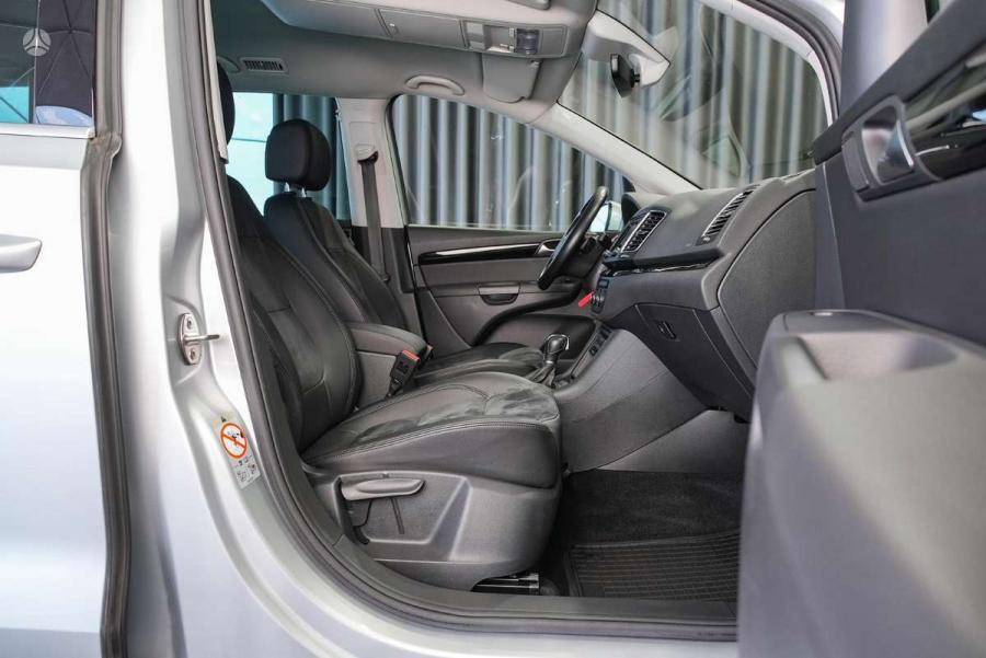 Grey Volkswagen Sharan 2019 in Marijampole, with an engine capacity of 1.97 L and mileage of 300 thousand km for 13650 €, photo 38 on AUTOMOTO.COM.LV