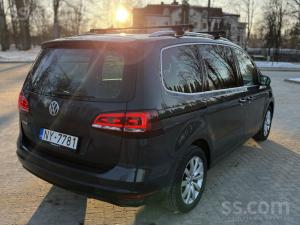 Pelēks Volkswagen Sharan 2019 Rīga, ar dzinēja tilpumu 2.00 L un nobraukumu 203 tūkst. km par 17800 €, foto  vietnē AUTOMOTO.COM.LV