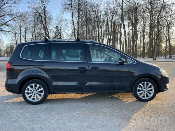 Pelēks Volkswagen Sharan 2019 Rīga, ar dzinēja tilpumu 2.00 L un nobraukumu 203 tūkst. km par 17800 €, foto 5 vietnē AUTOMOTO.COM.LV