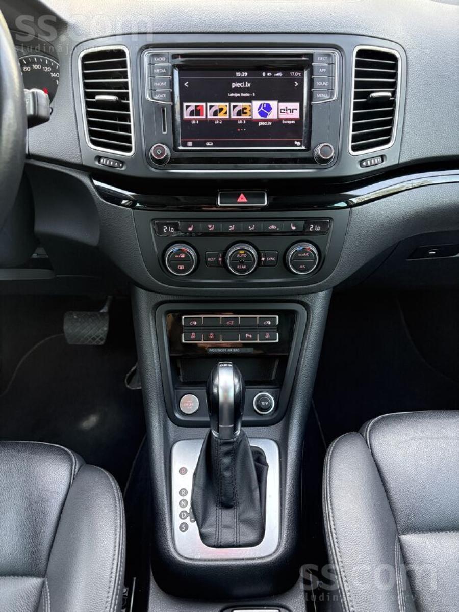 Pelēks Volkswagen Sharan 2019 Rīga, ar dzinēja tilpumu 2.00 L un nobraukumu 208 tūkst. km par 17700 €, foto 14 vietnē AUTOMOTO.COM.LV