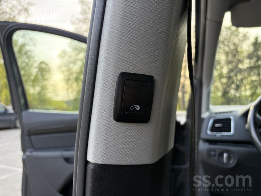 Pelēks Volkswagen Sharan 2019 Rīga, ar dzinēja tilpumu 2.00 L un nobraukumu 208 tūkst. km par 17700 €, foto 18 vietnē AUTOMOTO.COM.LV