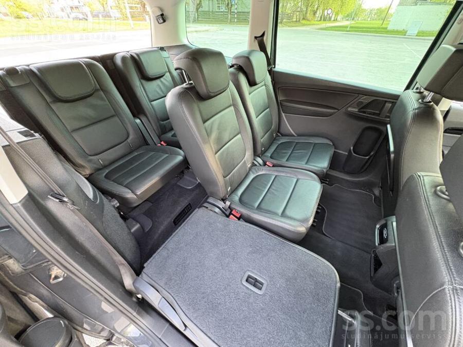 Pelēks Volkswagen Sharan 2019 Rīga, ar dzinēja tilpumu 2.00 L un nobraukumu 208 tūkst. km par 17700 €, foto 24 vietnē AUTOMOTO.COM.LV