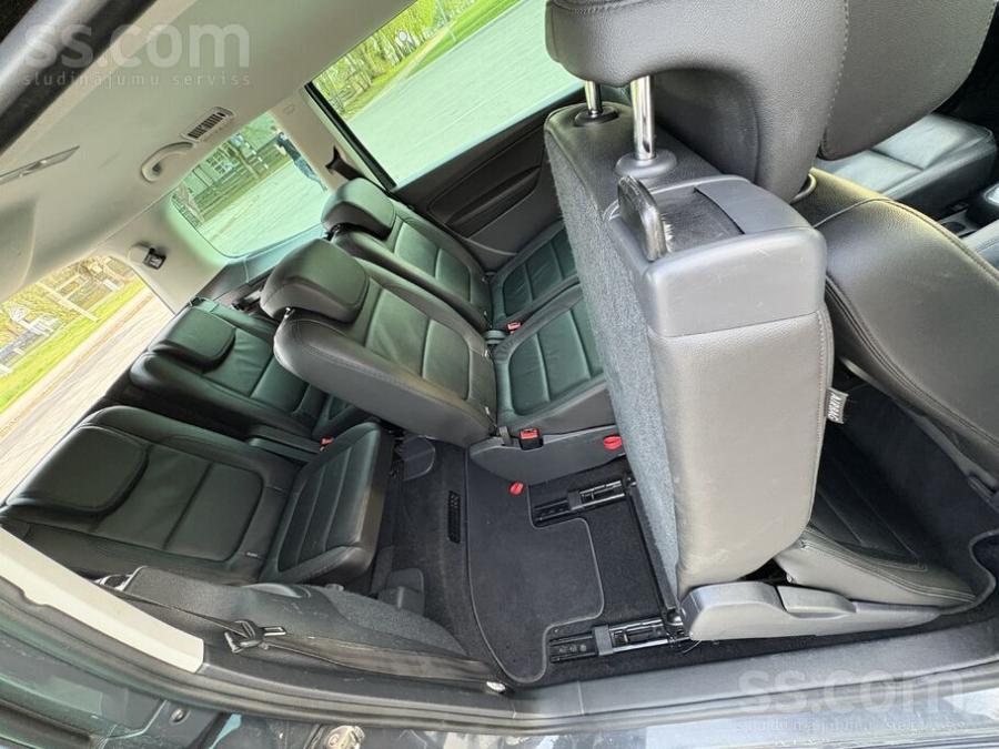 Pelēks Volkswagen Sharan 2019 Rīga, ar dzinēja tilpumu 2.00 L un nobraukumu 208 tūkst. km par 17700 €, foto 25 vietnē AUTOMOTO.COM.LV