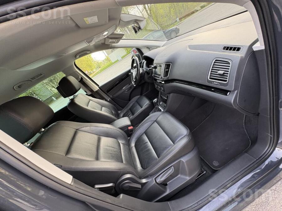 Pelēks Volkswagen Sharan 2019 Rīga, ar dzinēja tilpumu 2.00 L un nobraukumu 208 tūkst. km par 17700 €, foto 27 vietnē AUTOMOTO.COM.LV