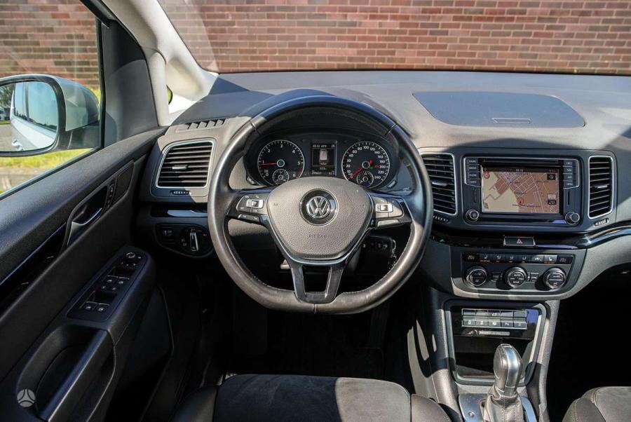 Pelēks Volkswagen Sharan 2019 Marijampole, ar dzinēja tilpumu 1.97 L un nobraukumu 300 tūkst. km par 11950 €, foto 14 vietnē AUTOMOTO.COM.LV