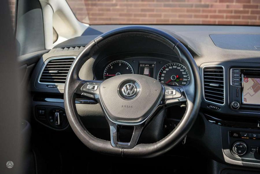 Pelēks Volkswagen Sharan 2019 Marijampole, ar dzinēja tilpumu 1.97 L un nobraukumu 300 tūkst. km par 11950 €, foto 15 vietnē AUTOMOTO.COM.LV