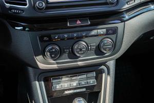 Pelēks Volkswagen Sharan 2019 Marijampole, ar dzinēja tilpumu 1.97 L un nobraukumu 300 tūkst. km par 11950 €, foto 18 vietnē AUTOMOTO.COM.LV