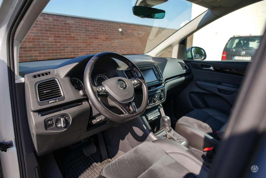 Pelēks Volkswagen Sharan 2019 Marijampole, ar dzinēja tilpumu 1.97 L un nobraukumu 300 tūkst. km par 11950 €, foto 24 vietnē AUTOMOTO.COM.LV