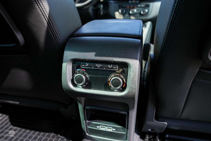 Pelēks Volkswagen Sharan 2019 Marijampole, ar dzinēja tilpumu 1.97 L un nobraukumu 300 tūkst. km par 11950 €, foto 33 vietnē AUTOMOTO.COM.LV
