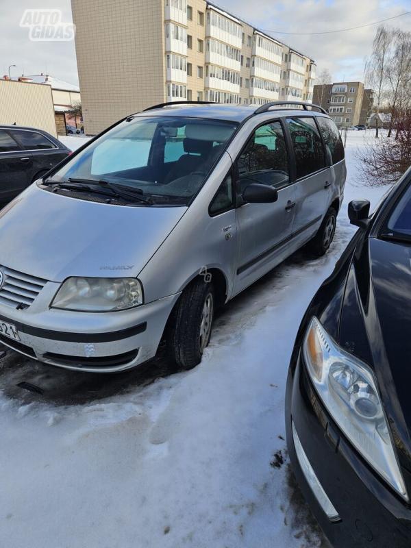 Grey Volkswagen Sharan 2020 in Kaisiadorys, with an engine capacity of 1.90 L and mileage of 409 thousand km for 750 €, photo 1 on AUTOMOTO.COM.LV