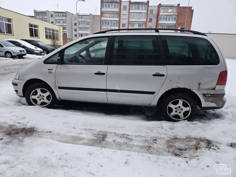 Grey Volkswagen Sharan 2020 in Kaisiadorys, with an engine capacity of 1.90 L and mileage of 409 thousand km for 750 €, photo 3 on AUTOMOTO.COM.LV