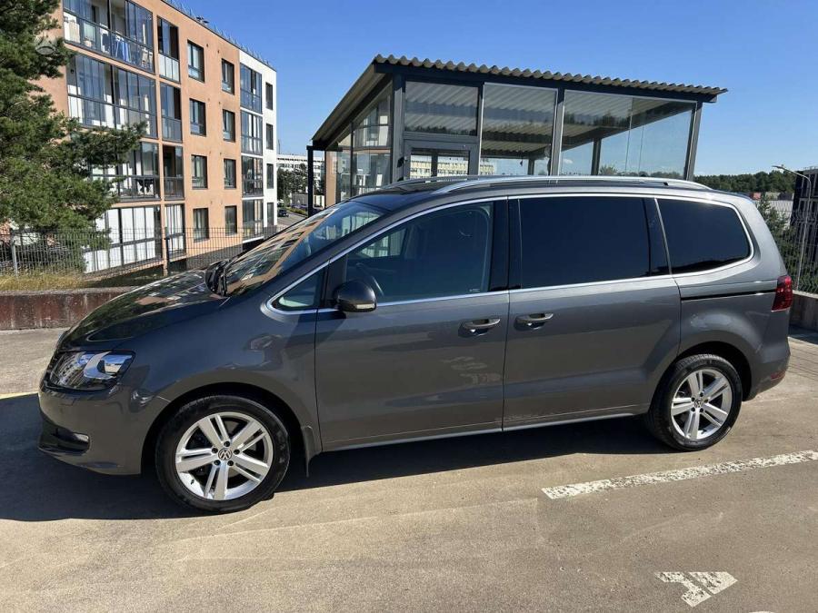 Pelēks Volkswagen Sharan 2022 Viļņa, ar dzinēja tilpumu 1.40 L un nobraukumu 85 tūkst. km par 37500 €, foto 3 vietnē AUTOMOTO.COM.LV