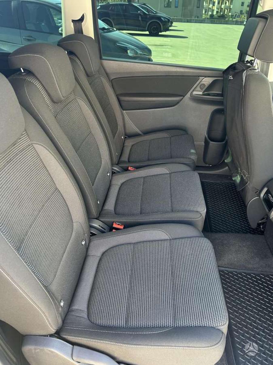 Pelēks Volkswagen Sharan 2022 Viļņa, ar dzinēja tilpumu 1.40 L un nobraukumu 85 tūkst. km par 37500 €, foto 12 vietnē AUTOMOTO.COM.LV