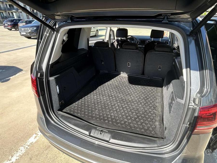 Pelēks Volkswagen Sharan 2022 Viļņa, ar dzinēja tilpumu 1.40 L un nobraukumu 85 tūkst. km par 37500 €, foto 16 vietnē AUTOMOTO.COM.LV