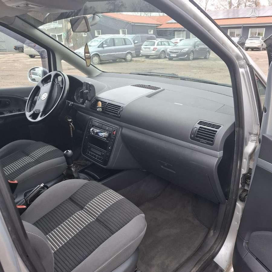 Pelēks Volkswagen Sharan 2008 Panevēža, ar dzinēja tilpumu 2.00 L un nobraukumu 294 tūkst. km par 3499 €, foto 7 vietnē AUTOMOTO.COM.LV