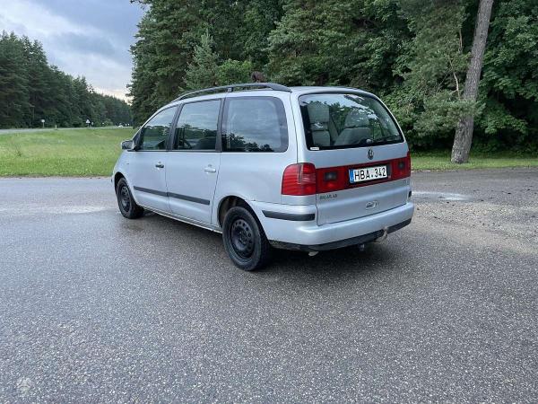 Grey Volkswagen Sharan 2002 in Ukmerge, with an engine capacity of 1.90 L and mileage of 379 thousand km for 1350 €, photo 3 on AUTOMOTO.COM.LV