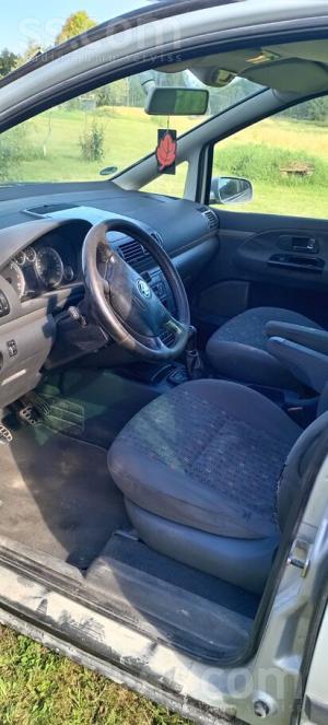 Pelēks Volkswagen Sharan 2002 Rēzekne, ar dzinēja tilpumu 1.90 L un nobraukumu 324 tūkst. km par 850 €, foto 5 vietnē AUTOMOTO.COM.LV
