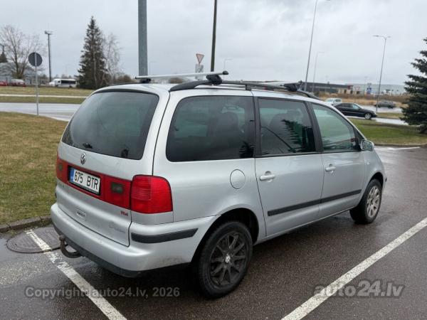 Grey Volkswagen Sharan 2003 in Tartu, with an engine capacity of 1.90 L and mileage of 299 thousand km for 999 €, photo 6 on AUTOMOTO.COM.LV