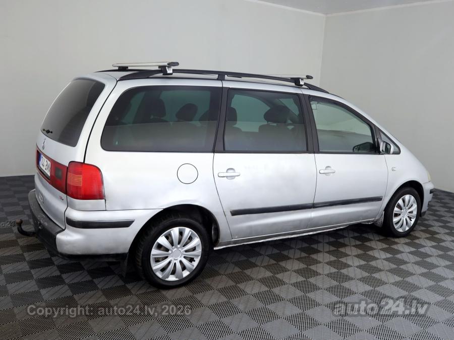 Pelēks Volkswagen Sharan 2003 Tallina, ar dzinēja tilpumu 1.90 L un nobraukumu 296 tūkst. km par 599 €, foto 4 vietnē AUTOMOTO.COM.LV