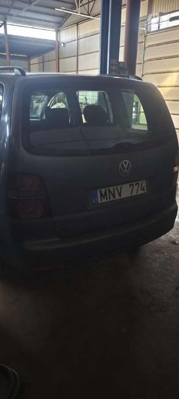 Pelēks Volkswagen Sharan 2004 Jonava, ar dzinēja tilpumu 1.90 L un nobraukumu 450 tūkst. km par 1200 €, foto 5 vietnē AUTOMOTO.COM.LV