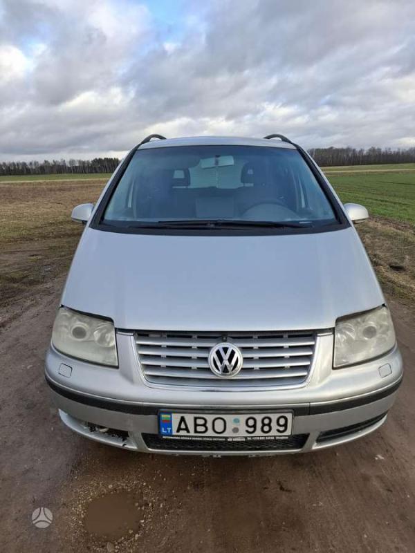 Pelēks Volkswagen Sharan 2004 Panevēža, ar dzinēja tilpumu 0.00 L un nobraukumu 300 tūkst. km par 950 €, foto 1 vietnē AUTOMOTO.COM.LV