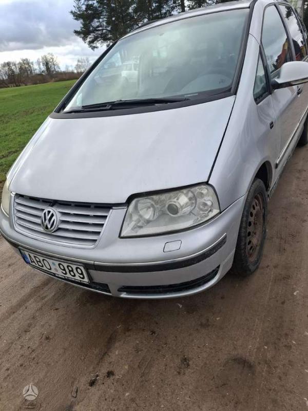 Pelēks Volkswagen Sharan 2004 Panevēža, ar dzinēja tilpumu 0.00 L un nobraukumu 300 tūkst. km par 950 €, foto 7 vietnē AUTOMOTO.COM.LV