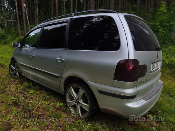 Pelēks Volkswagen Sharan 2005 Tallina, ar dzinēja tilpumu 1.90 L un nobraukumu 266 tūkst. km par 5600 €, foto 3 vietnē AUTOMOTO.COM.LV