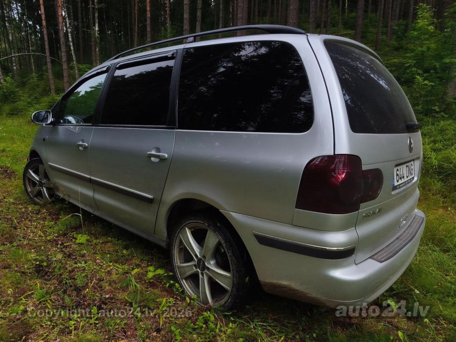 Pelēks Volkswagen Sharan 2005 Tallina, ar dzinēja tilpumu 1.90 L un nobraukumu 266 tūkst. km par 5600 €, foto 4 vietnē AUTOMOTO.COM.LV