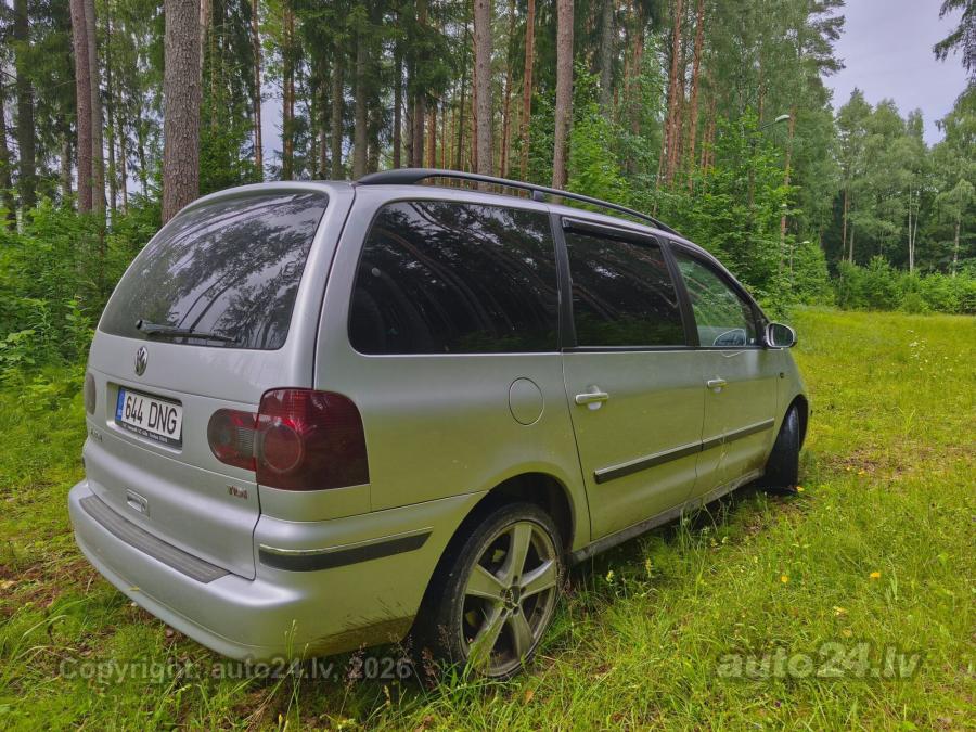 Pelēks Volkswagen Sharan 2005 Tallina, ar dzinēja tilpumu 1.90 L un nobraukumu 266 tūkst. km par 5600 €, foto 5 vietnē AUTOMOTO.COM.LV