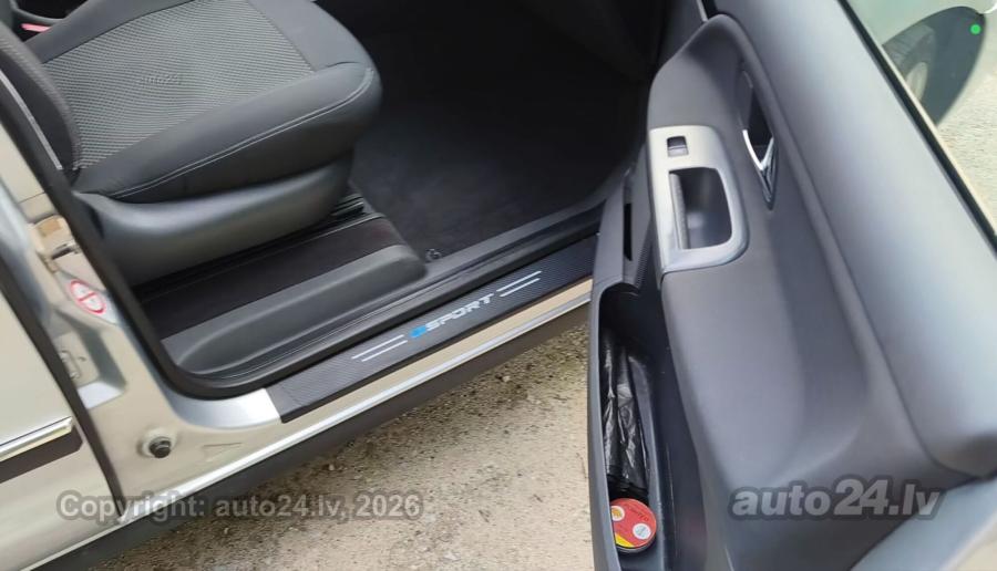 Pelēks Volkswagen Sharan 2005 Tallina, ar dzinēja tilpumu 1.90 L un nobraukumu 266 tūkst. km par 5600 €, foto 11 vietnē AUTOMOTO.COM.LV