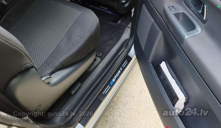 Pelēks Volkswagen Sharan 2005 Tallina, ar dzinēja tilpumu 1.90 L un nobraukumu 266 tūkst. km par 5600 €, foto 12 vietnē AUTOMOTO.COM.LV
