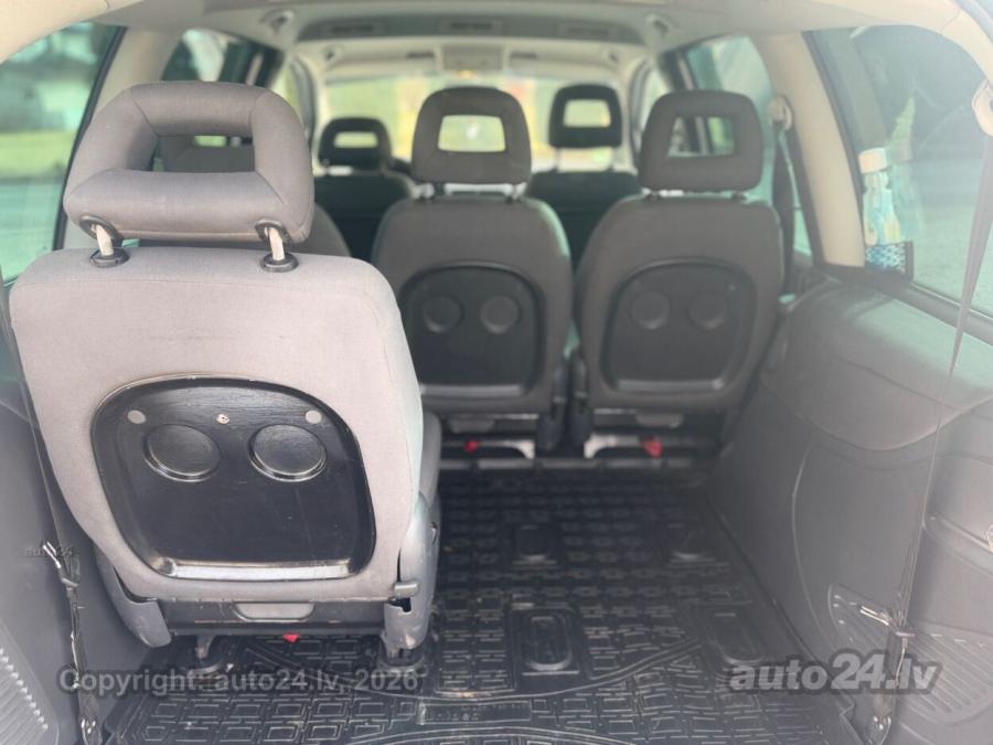 Grey Volkswagen Sharan 2006 in Tallinn, with an engine capacity of 2.00 L and mileage of 247 thousand km for 3500 €, photo 7 on AUTOMOTO.COM.LV