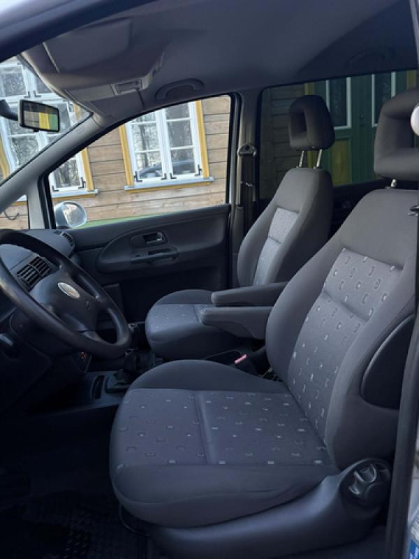 Pelēks Volkswagen Sharan 2006 Veru, ar dzinēja tilpumu 1.90 L un nobraukumu 324 tūkst. km par 3000 €, foto 5 vietnē AUTOMOTO.COM.LV