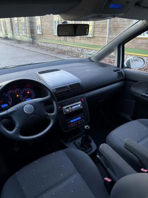 Pelēks Volkswagen Sharan 2006 Veru, ar dzinēja tilpumu 1.90 L un nobraukumu 324 tūkst. km par 3000 €, foto 8 vietnē AUTOMOTO.COM.LV