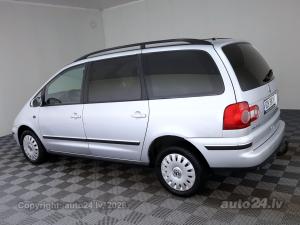 Grey Volkswagen Sharan 2006 in Tallinn, with an engine capacity of 2.00 L and mileage of 372 thousand km for 1499 €, photo 5 on AUTOMOTO.COM.LV