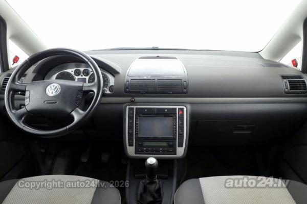 Grey Volkswagen Sharan 2006 in Tallinn, with an engine capacity of 2.00 L and mileage of 372 thousand km for 1499 €, photo 5 on AUTOMOTO.COM.LV