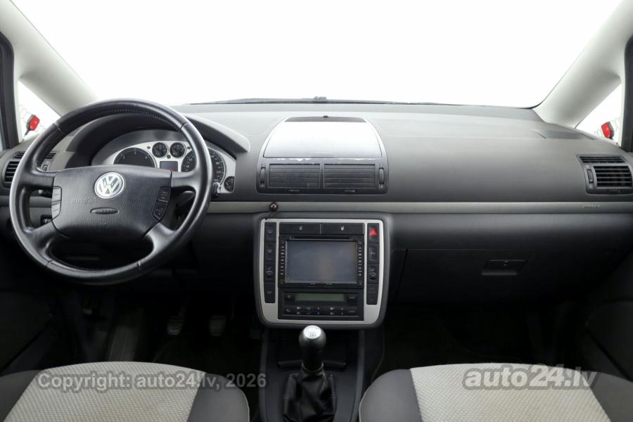 Grey Volkswagen Sharan 2006 in Tallinn, with an engine capacity of 2.00 L and mileage of 372 thousand km for 1499 €, photo 6 on AUTOMOTO.COM.LV