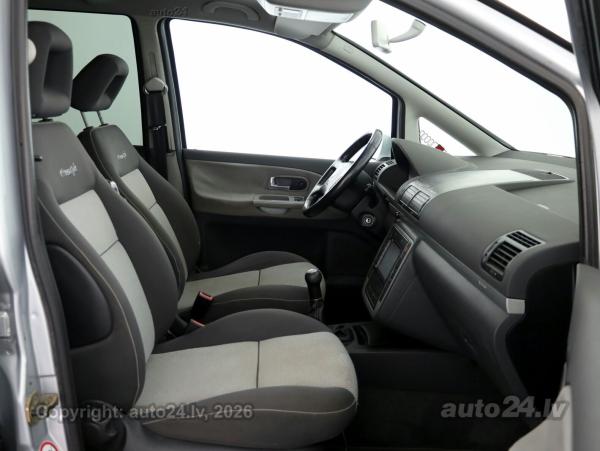 Grey Volkswagen Sharan 2006 in Tallinn, with an engine capacity of 2.00 L and mileage of 372 thousand km for 1499 €, photo 6 on AUTOMOTO.COM.LV