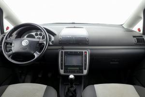 Pelēks Volkswagen Sharan 2006 Tallina, ar dzinēja tilpumu 2.00 L un nobraukumu 372 tūkst. km par 1499 €, foto 6 vietnē AUTOMOTO.COM.LV