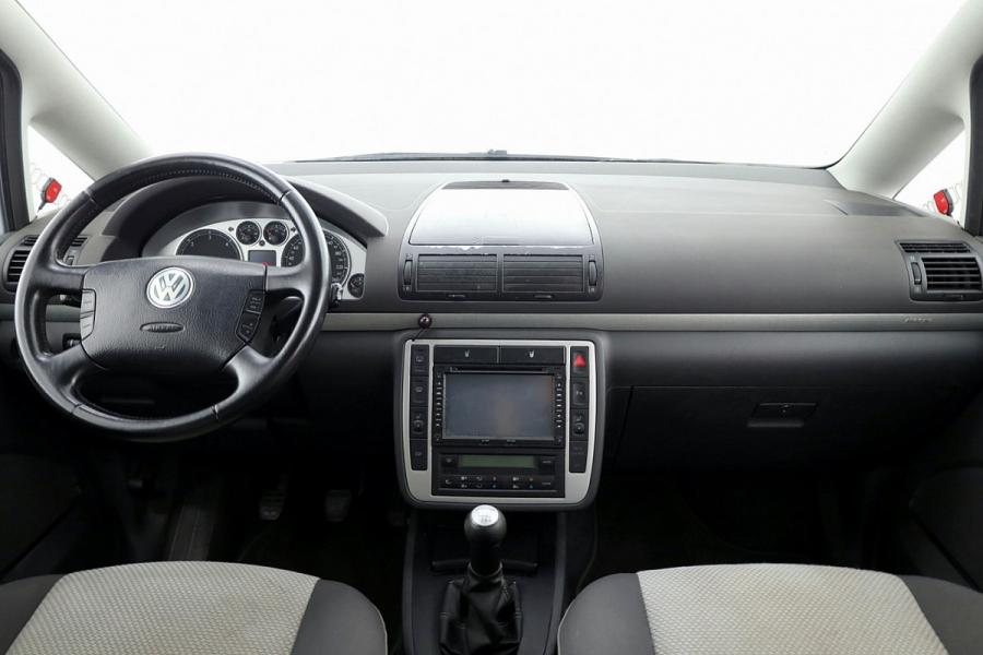Pelēks Volkswagen Sharan 2006 Tallina, ar dzinēja tilpumu 2.00 L un nobraukumu 372 tūkst. km par 1499 €, foto 15 vietnē AUTOMOTO.COM.LV