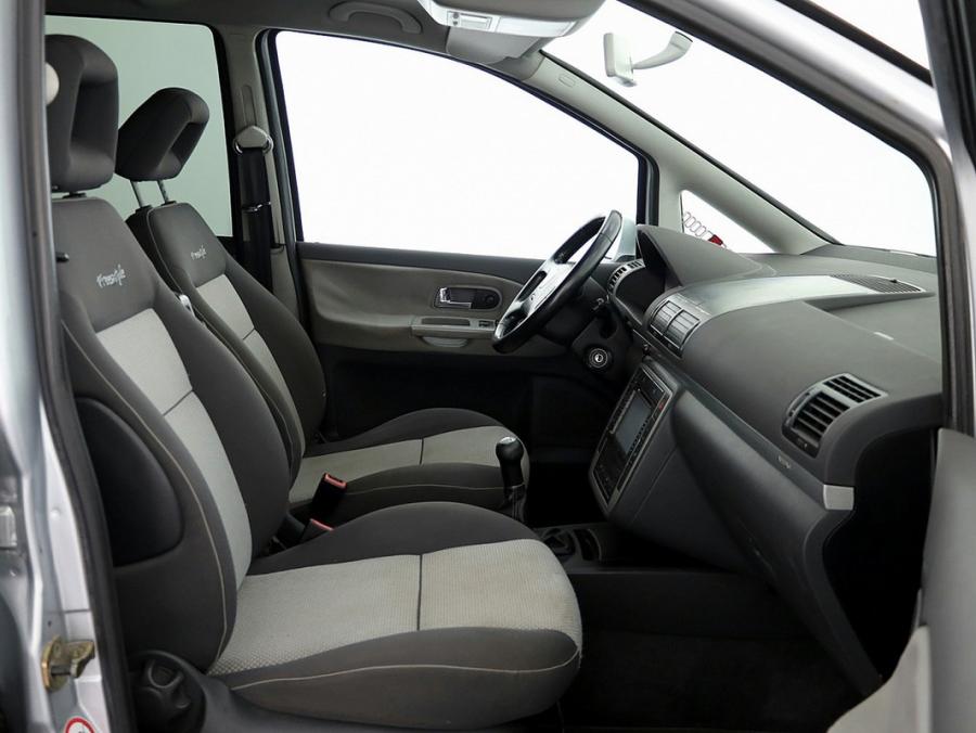 Pelēks Volkswagen Sharan 2006 Tallina, ar dzinēja tilpumu 2.00 L un nobraukumu 372 tūkst. km par 1499 €, foto 16 vietnē AUTOMOTO.COM.LV