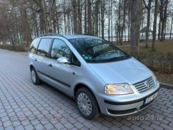 Pelēks Volkswagen Sharan 2006 Veru, ar dzinēja tilpumu 1.90 L un nobraukumu 320 tūkst. km par 3200 €, foto 4 vietnē AUTOMOTO.COM.LV
