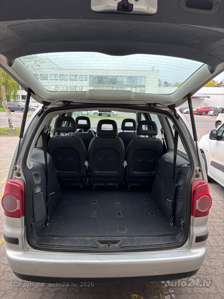 Grey Volkswagen Sharan 2007 in Tallinn, with an engine capacity of 1.90 L and mileage of 265 thousand km for 2000 €, photo 6 on AUTOMOTO.COM.LV