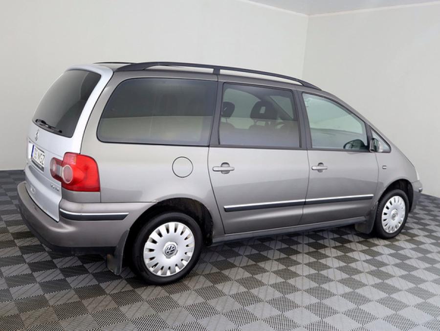 Grey Volkswagen Sharan 2007 in Tallinn, with an engine capacity of 1.90 L and mileage of 411 thousand km for 899 €, photo 4 on AUTOMOTO.COM.LV