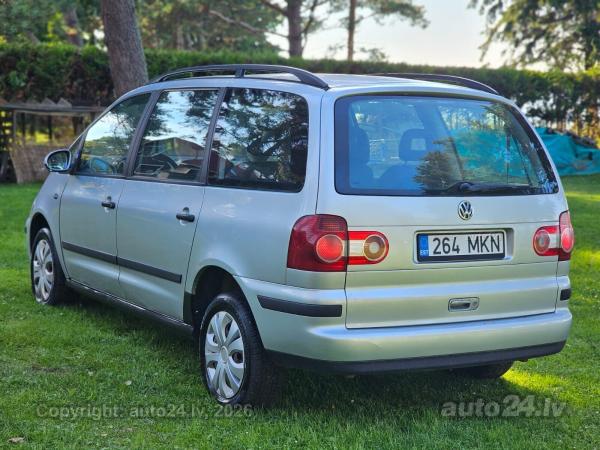 Pelēks Volkswagen Sharan 2007 Tallina, ar dzinēja tilpumu 1.90 L un nobraukumu 250 tūkst. km par 1900 €, foto 6 vietnē AUTOMOTO.COM.LV